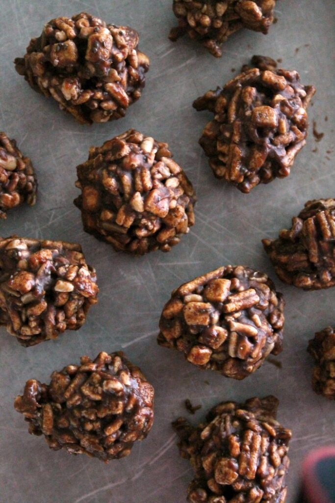 No Bake Chocolate and Peanut Butter Energy Bites - Real Life Dinner